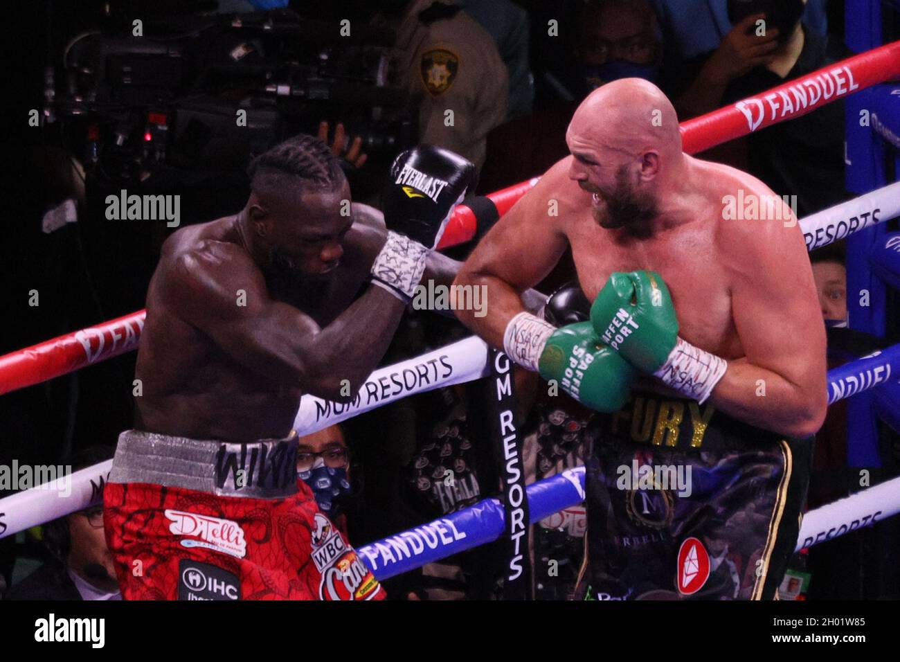 Las Vegas, United States. 10th Oct, 2021. Deontay Wilder reacts to a ...