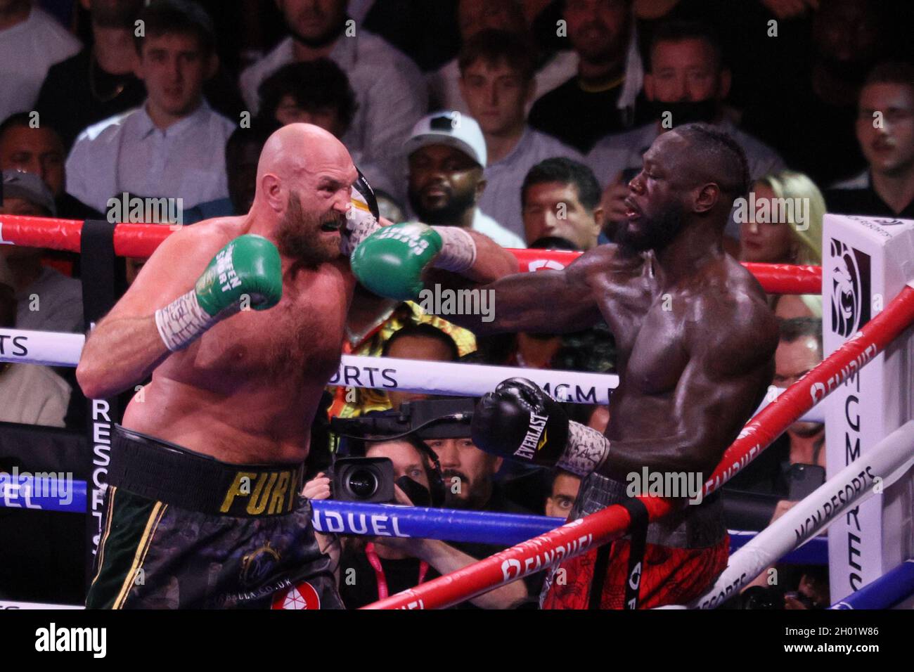 Against the ropes hi-res stock photography and images - Alamy