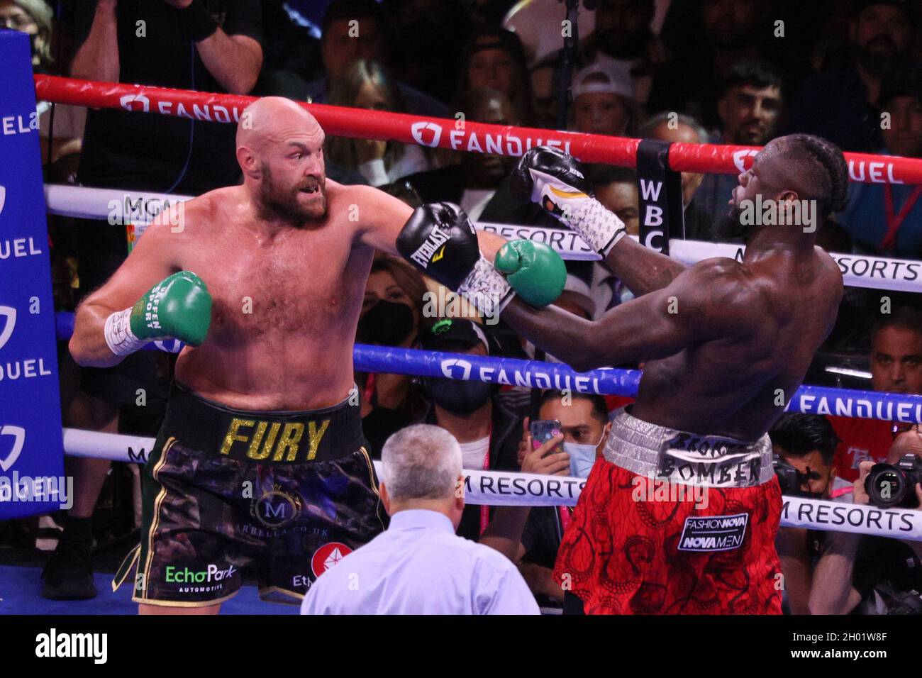 Las Vegas United States 10th Oct 2021 Tyson Fury Prepares To Throw