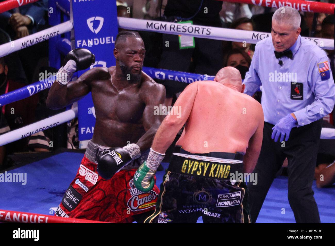 Deontay wilder punch hi-res stock photography and images - Alamy