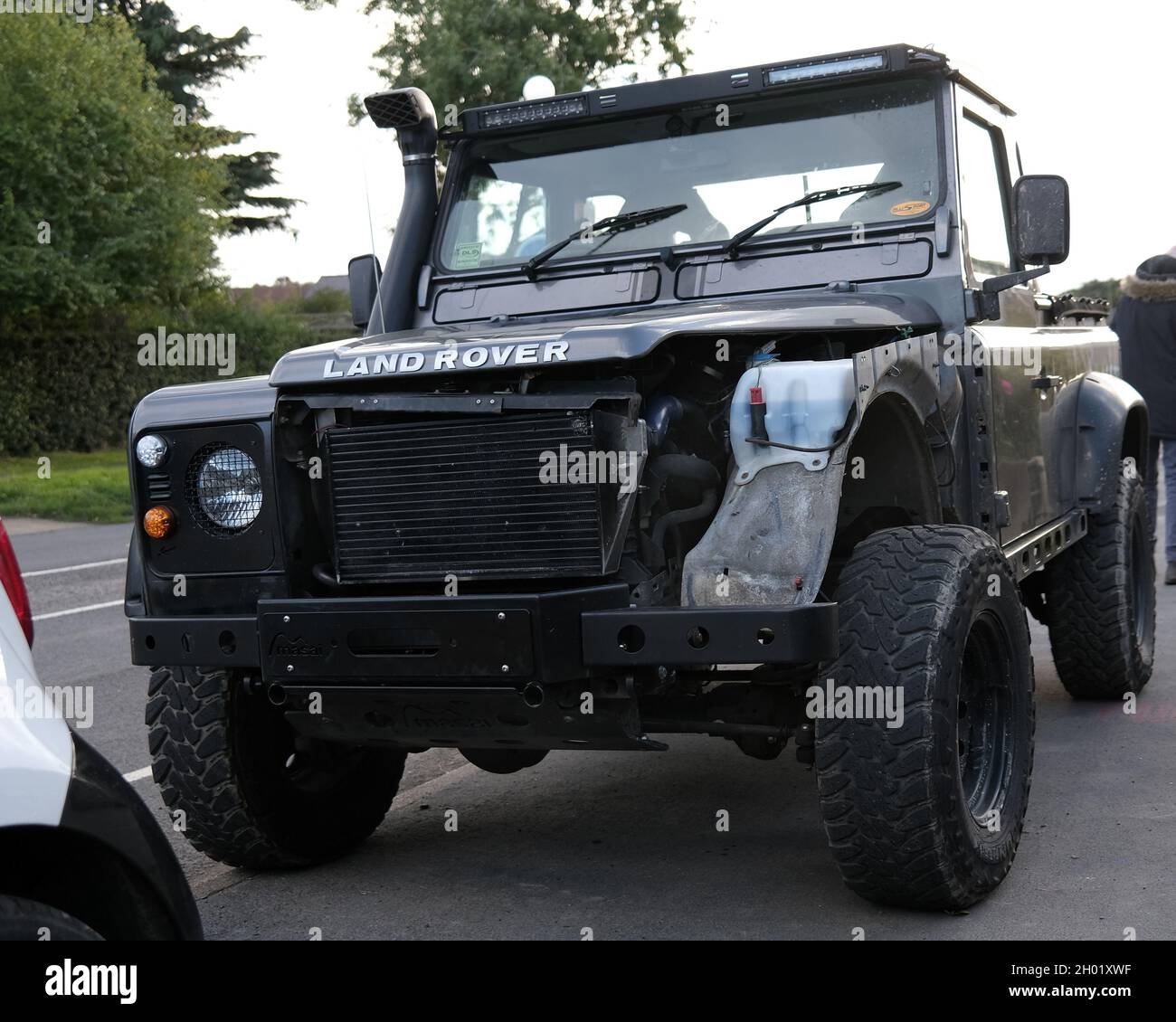 October 2021 - Classic Land Rover Defender 90 undergoing body work ...