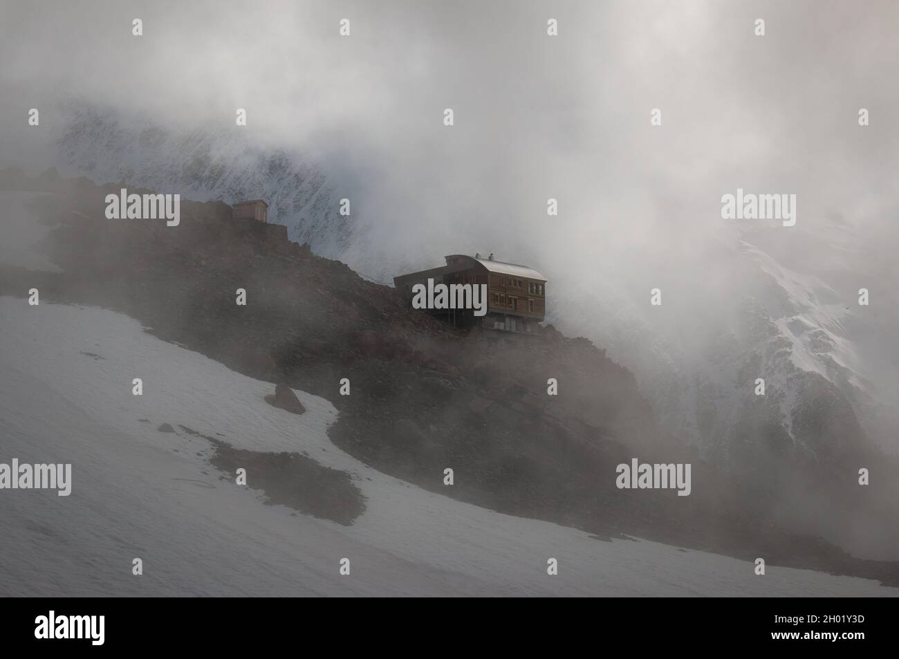 Refuge tête rousse mont blanc refuge hi-res stock photography and ...