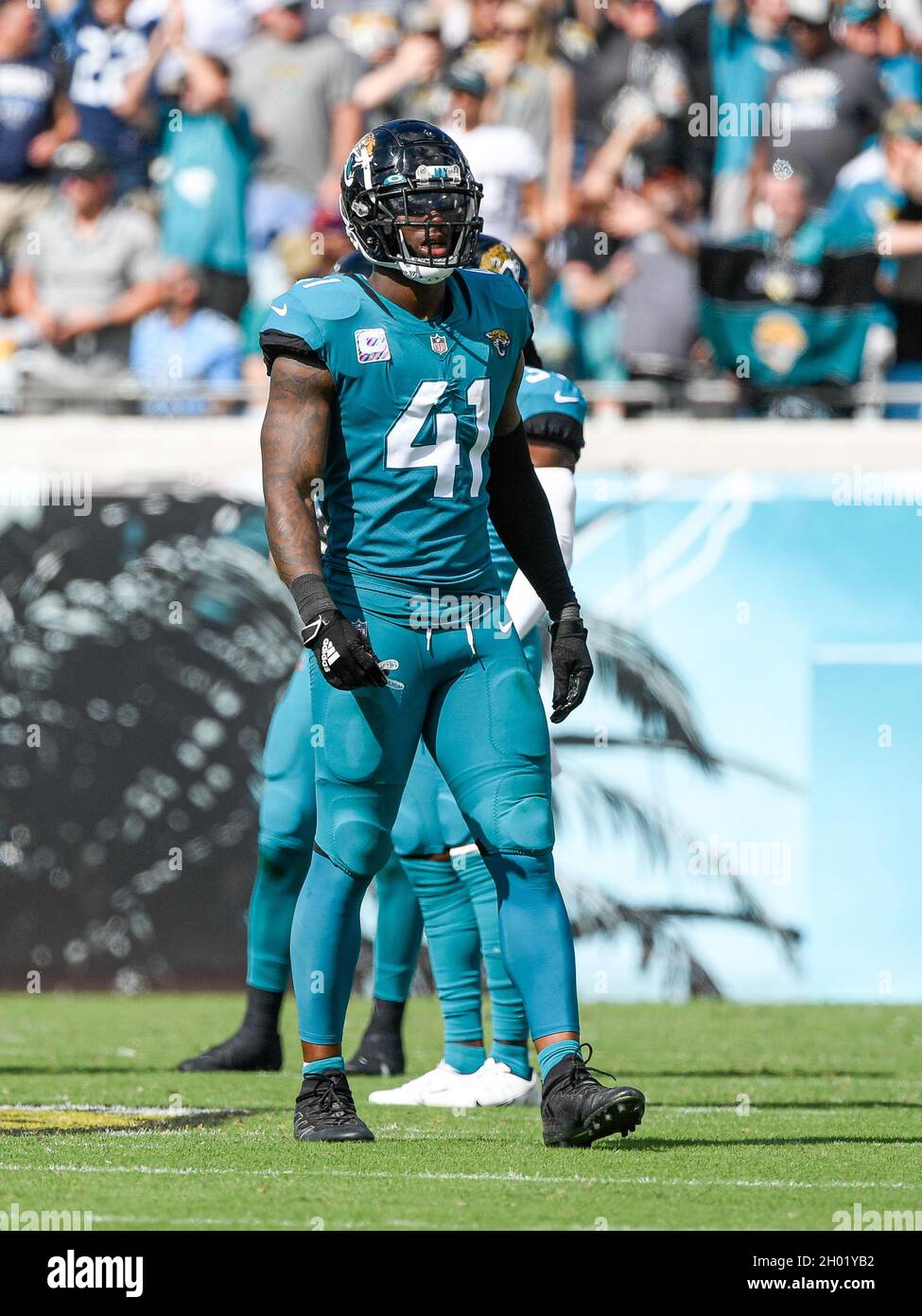 Jacksonville, FL, USA. 10th Oct, 2021. Jacksonville linebacker Josh ...