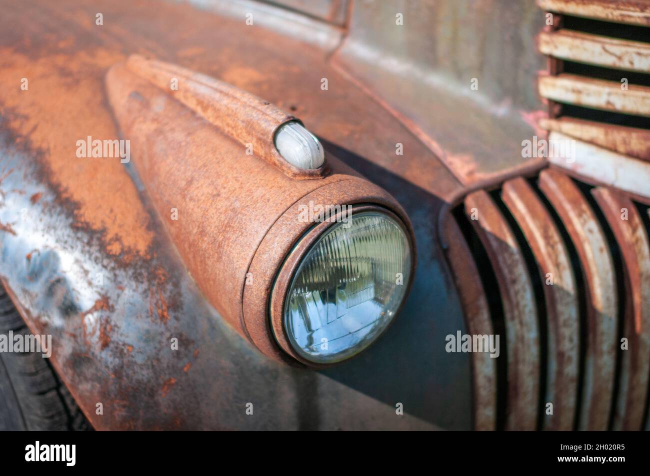 Vintage car headlight hi-res stock photography and images - Alamy