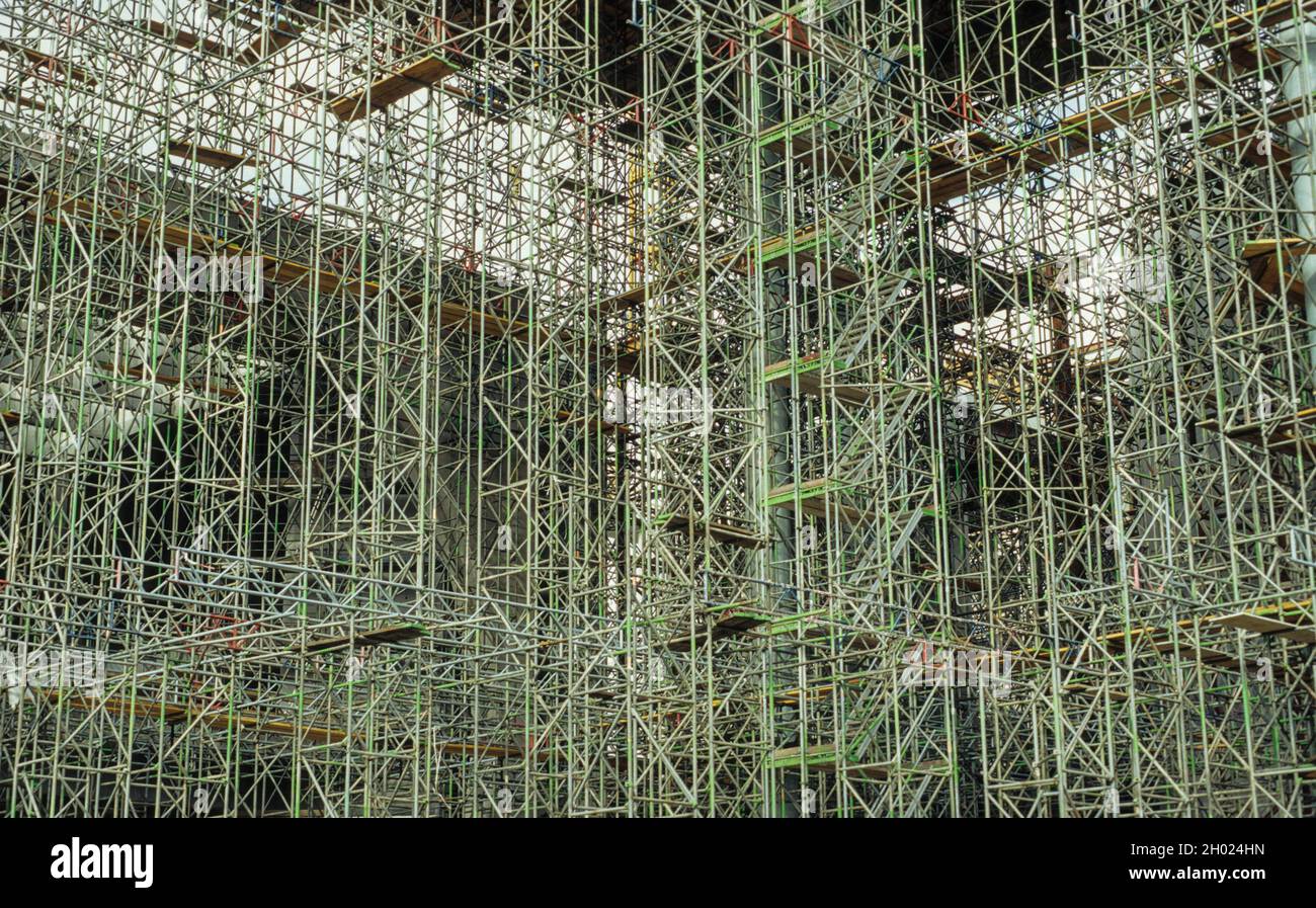 Building the new Berlin: construction sites were the landmark of the ...