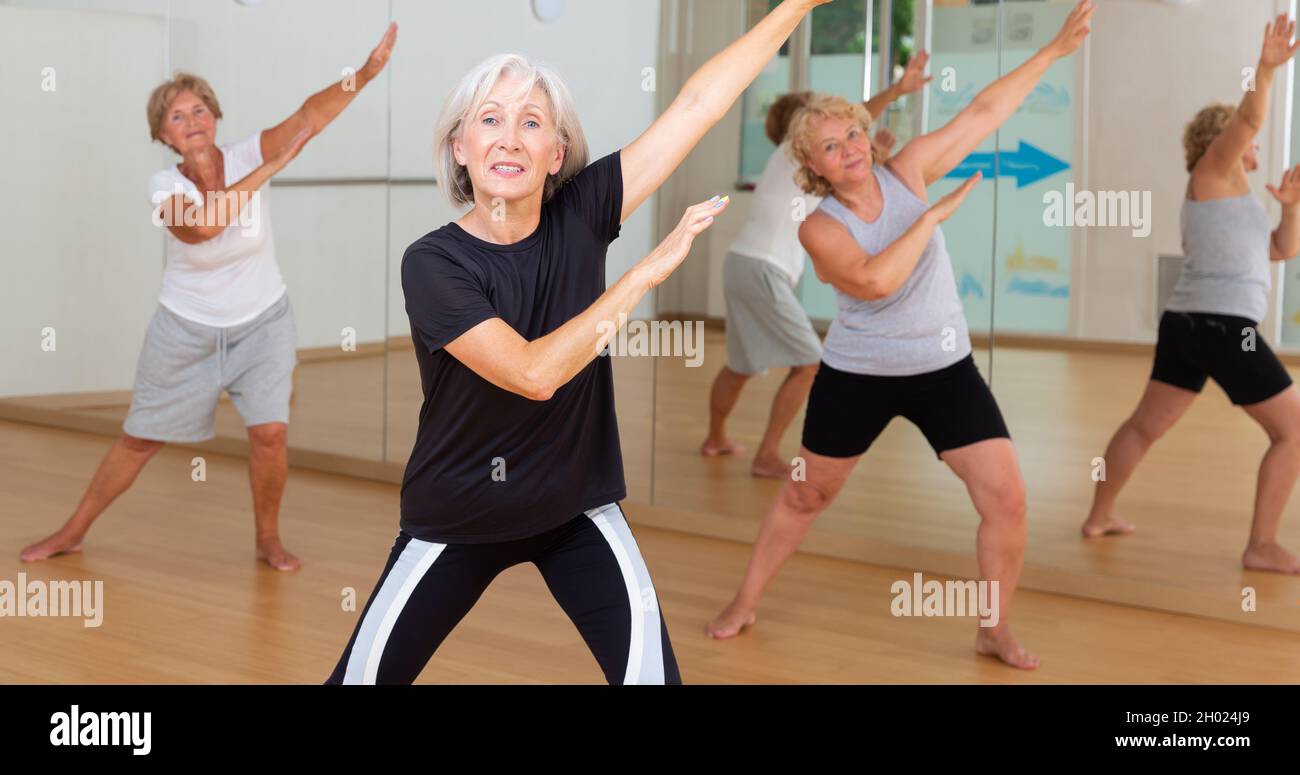 Mature women practice active hi-res stock photography and images - Alamy