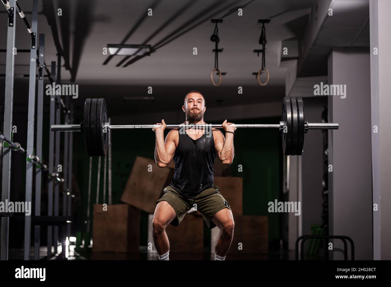 Very heavy lifting hi-res stock photography and images - Alamy
