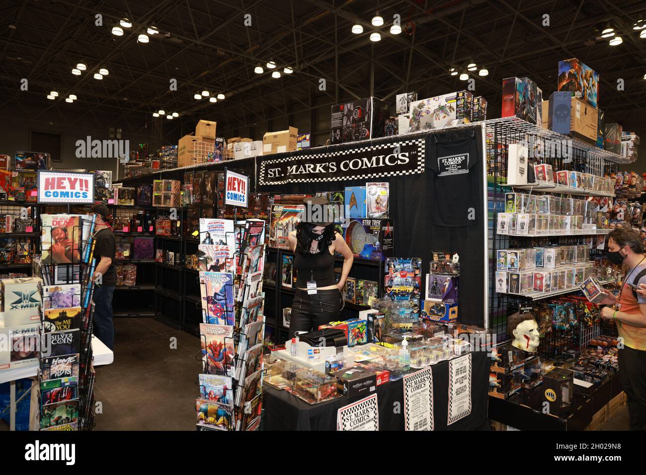 New York, N.Y/USA – 9th Oct. 2021: Fans check out comic books at one of ...