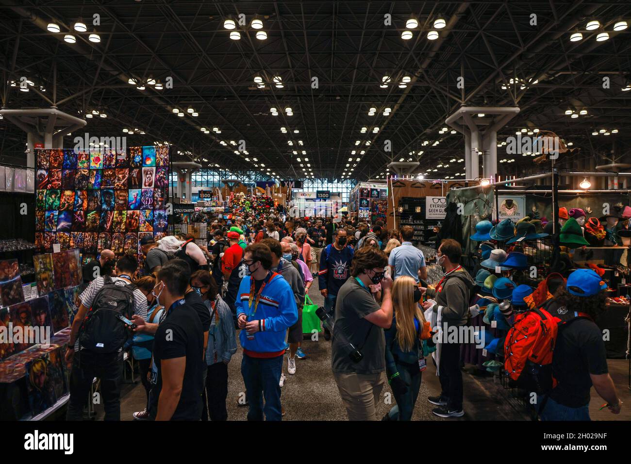 New York, N.Y/USA – 9th Oct. 2021: Fans fill the aisle checking out all ...