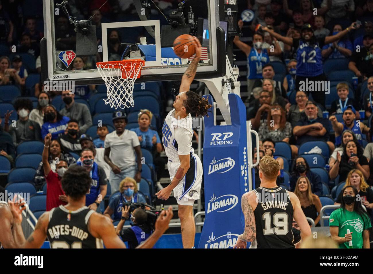Cole anthony dunk hi-res stock photography and images - Alamy