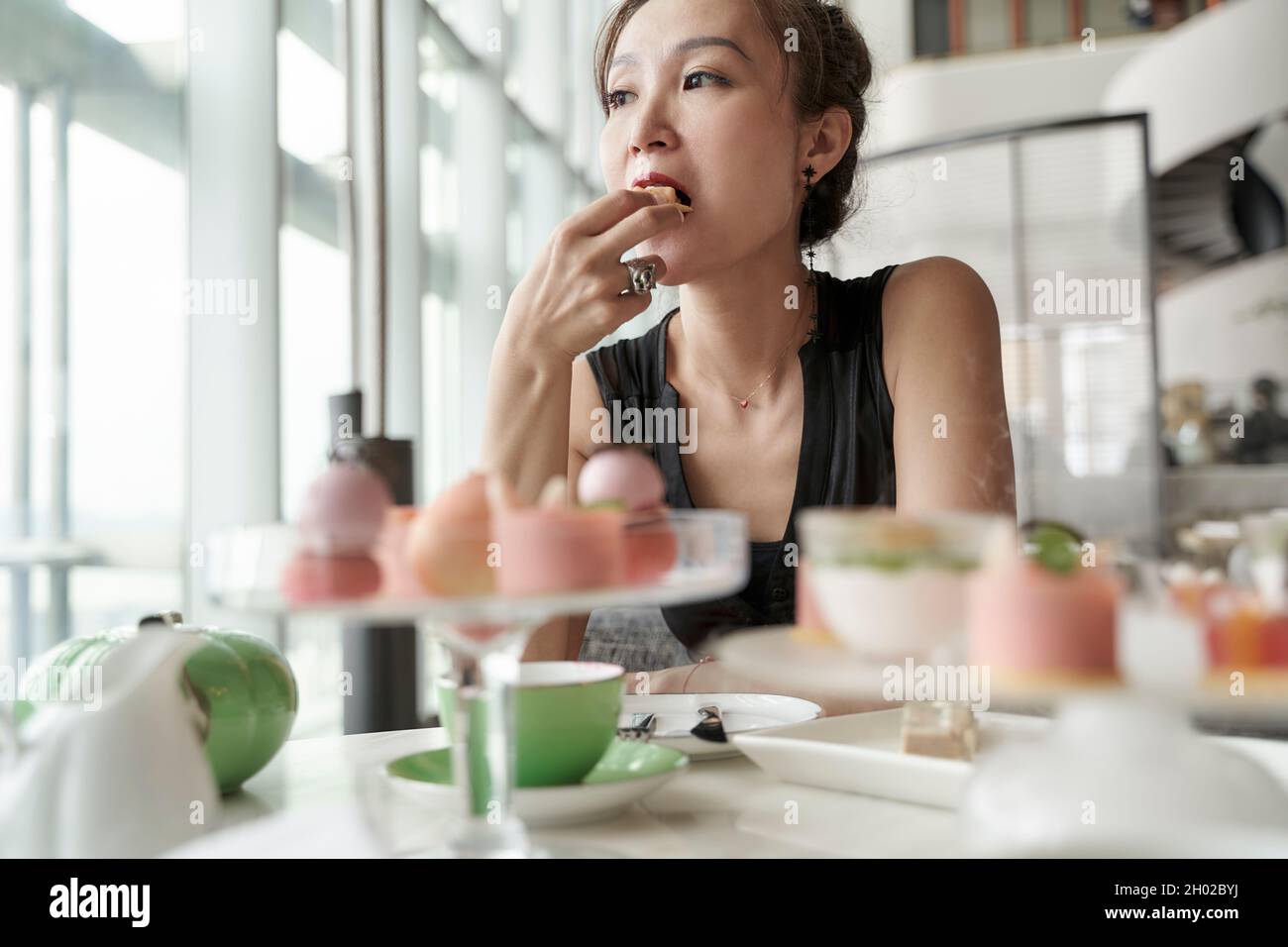 Taiwan people eating hi-res stock photography and images - Alamy