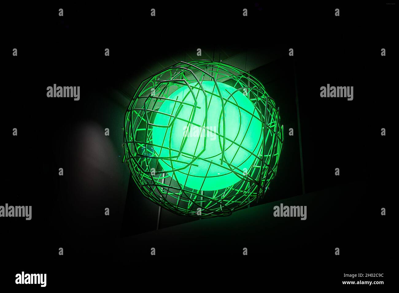 Neon building signage hi-res stock photography and images - Alamy