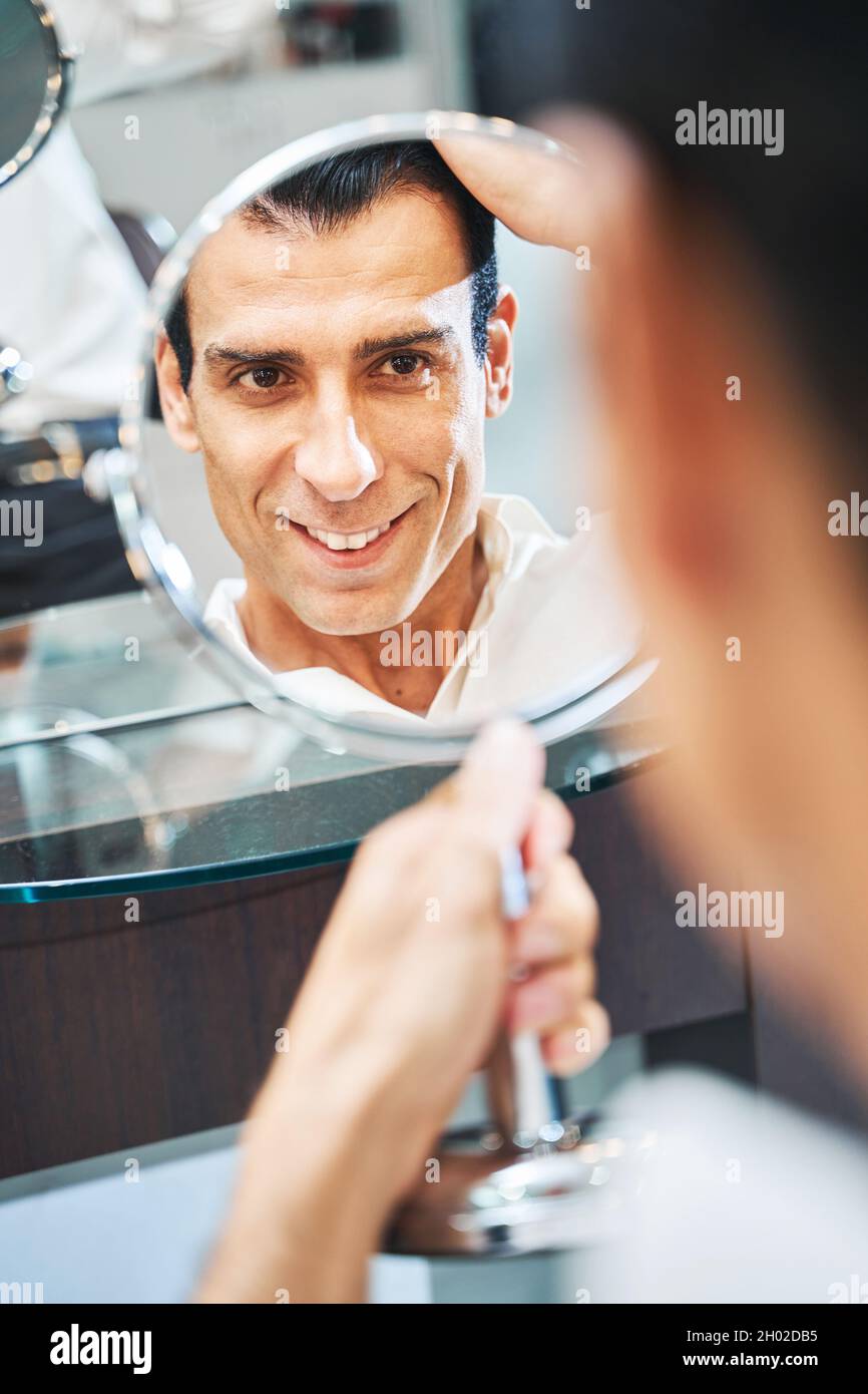 Male makeup shop hi-res stock photography and images - Alamy