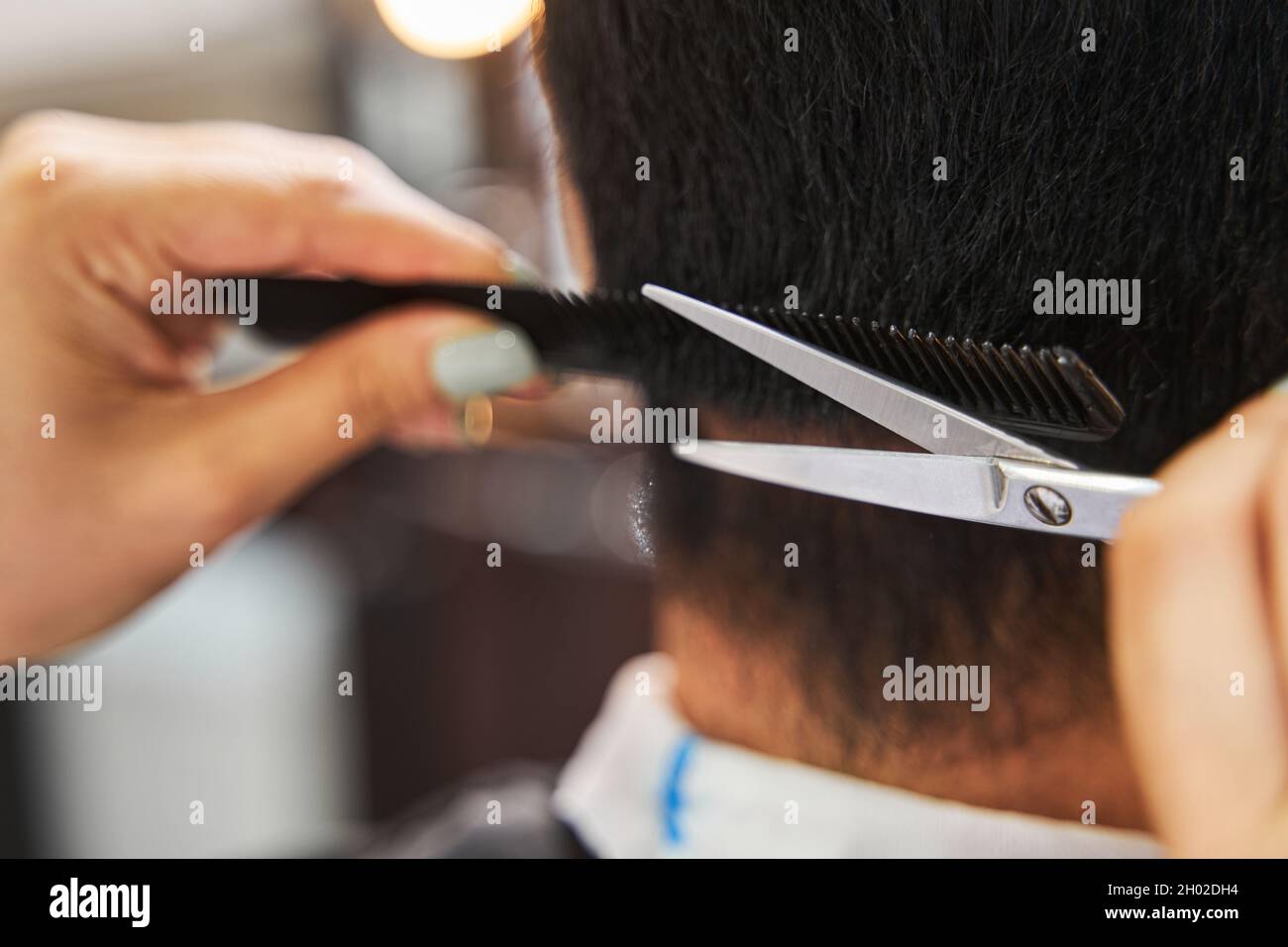 Cutting off hair hi-res stock photography and images - Alamy