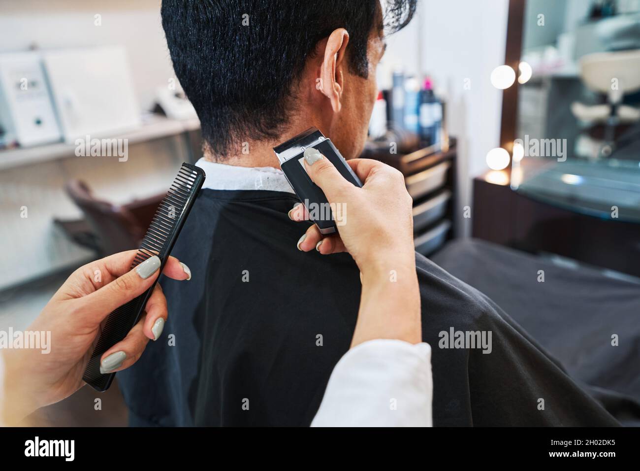 Female head shave hi-res stock photography and images - Alamy