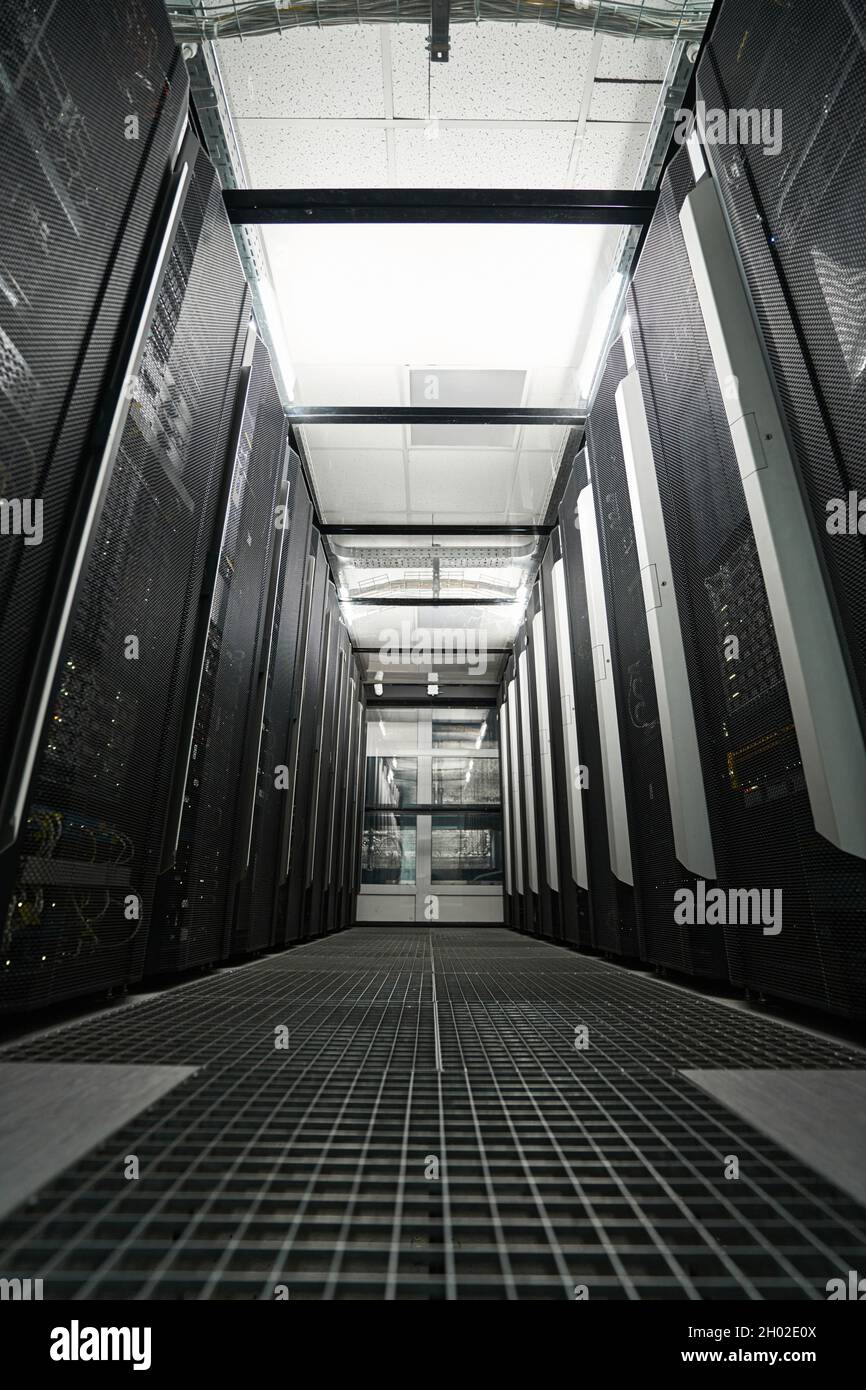 Empty server racks hi-res stock photography and images - Alamy