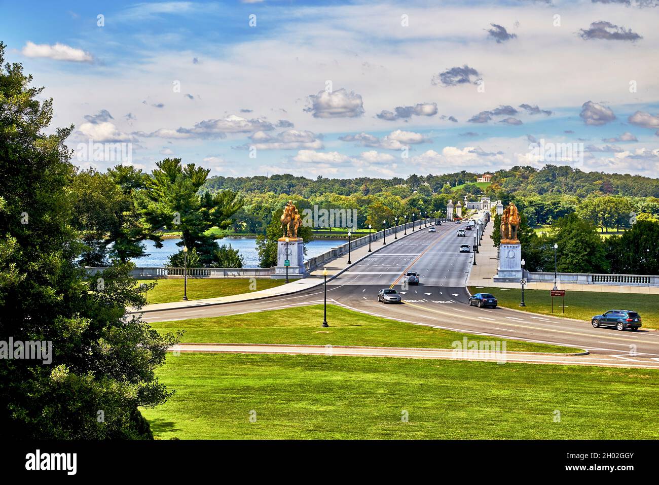 View of the Memorial Bridge that crosses over the Potomac River from ...