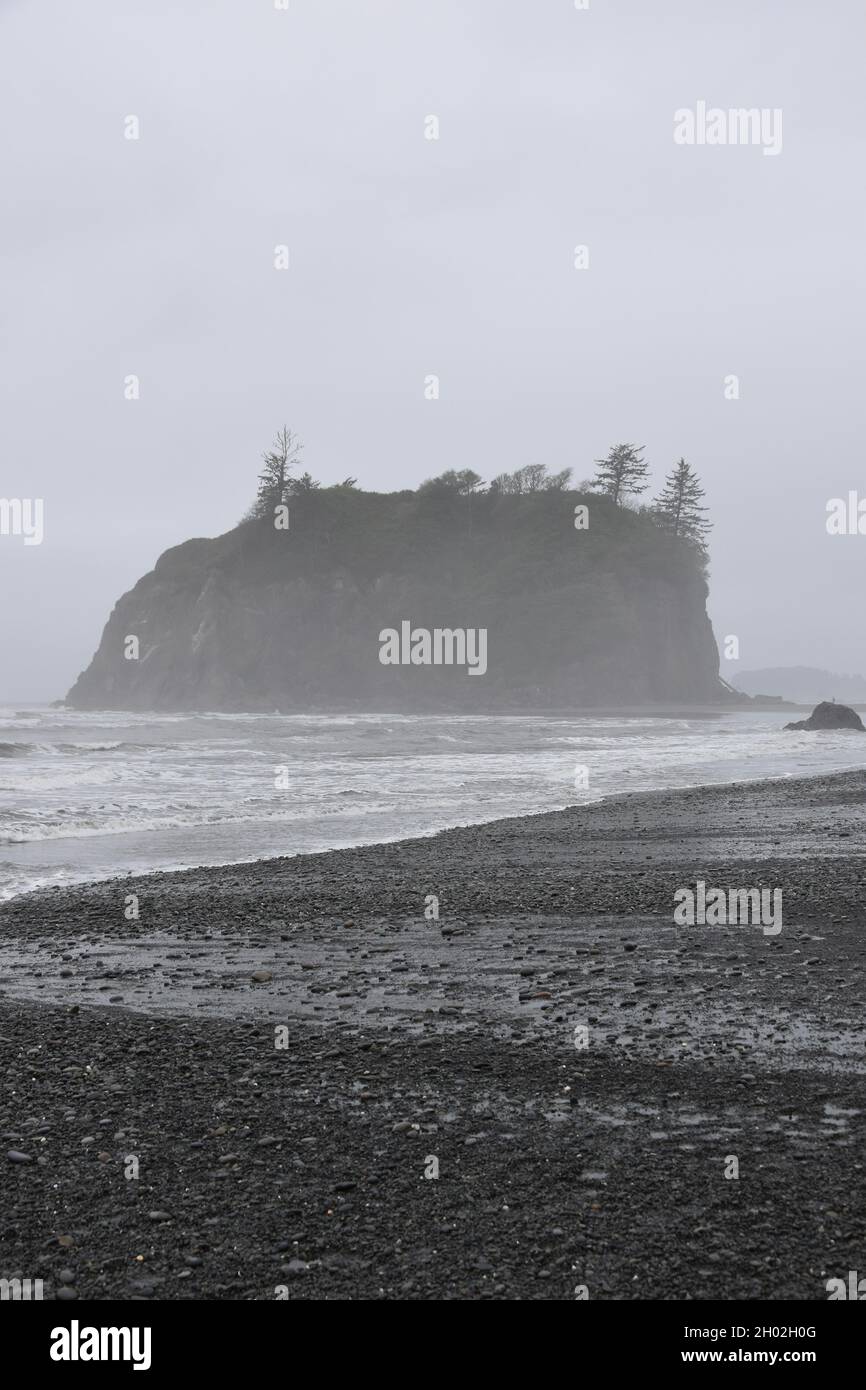 Beach outcropping rain hi-res stock photography and images - Alamy