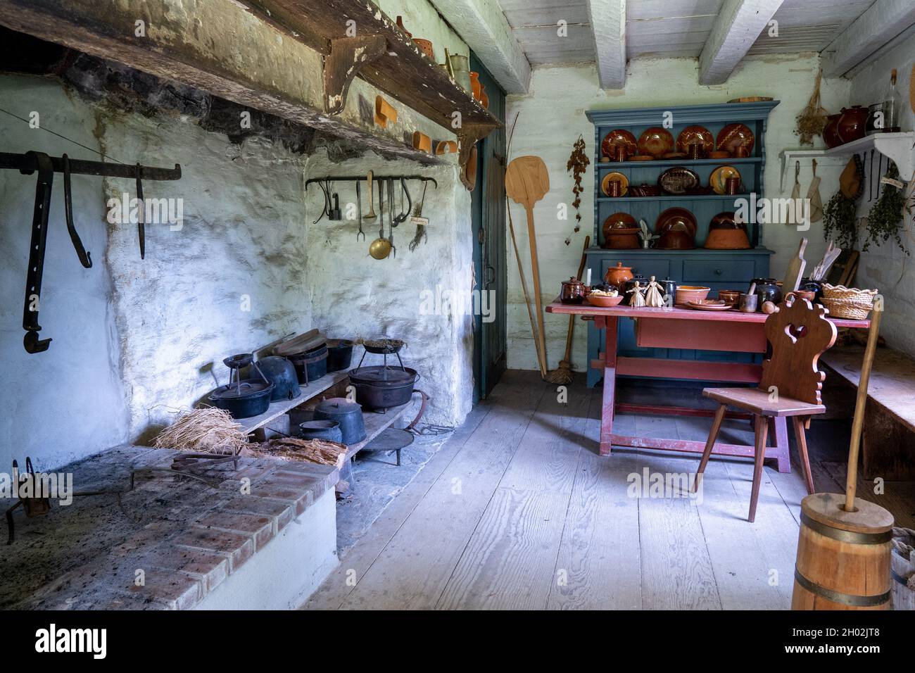 A historic kitchen in an old log cabin Stock Photo - Alamy