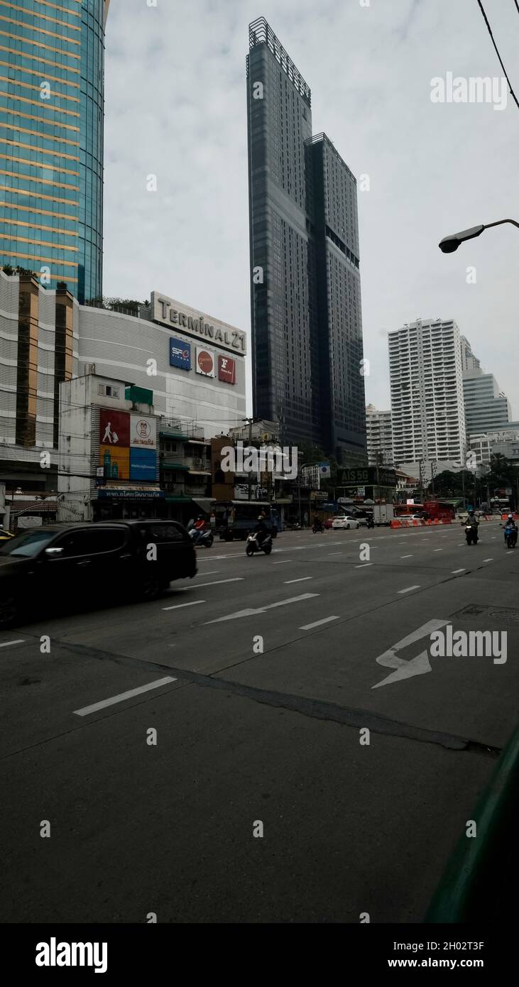 Asoke Road Sukhumvit Soi 21 Bangkok Thailand Stock Photo - Alamy