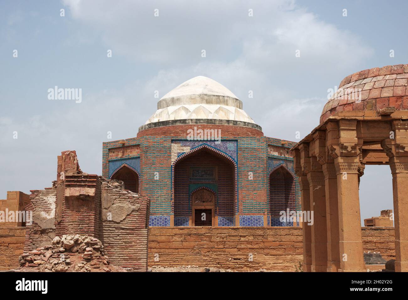 Makli Necropolis, vintage tombs in Thatta, Pakistan Stock Photo - Alamy
