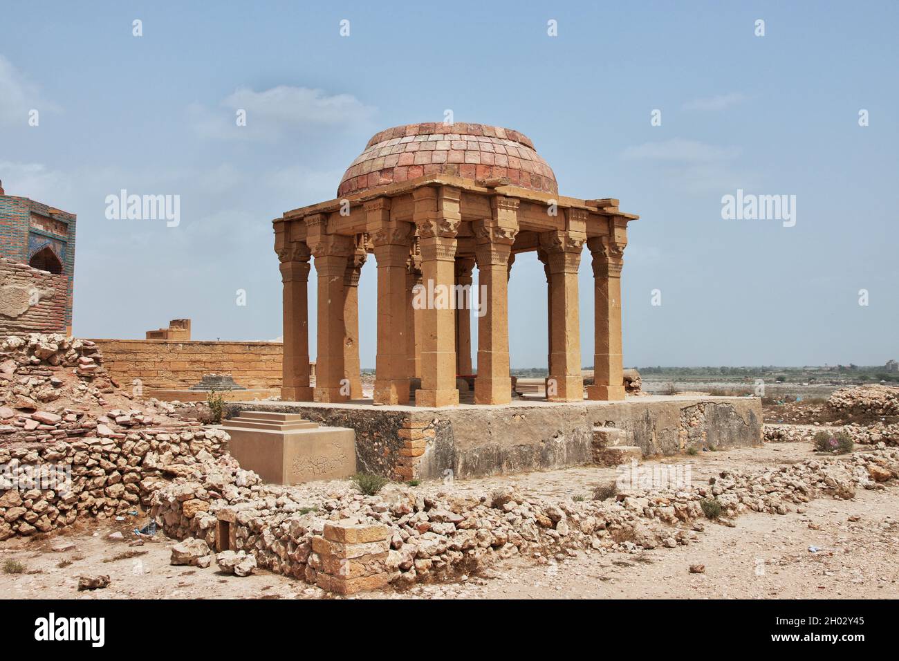 Makli Necropolis, vintage tombs in Thatta, Pakistan Stock Photo - Alamy