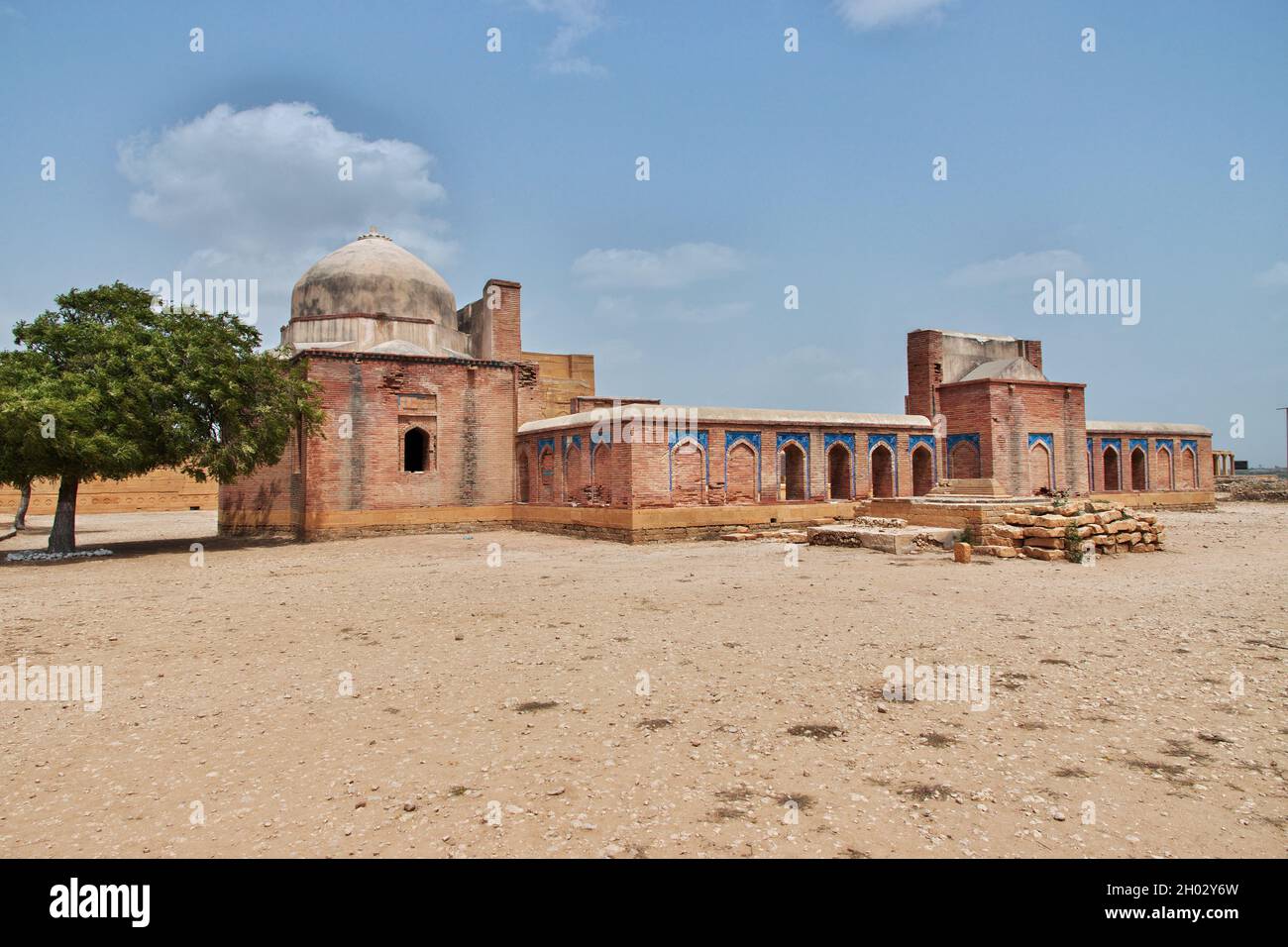 Makli Necropolis, vintage tombs in Thatta, Pakistan Stock Photo - Alamy