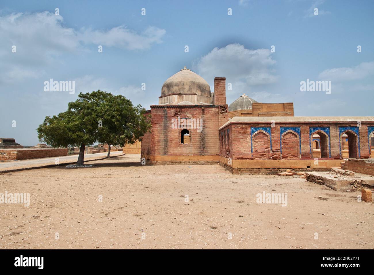 Makli Necropolis, vintage tombs in Thatta, Pakistan Stock Photo - Alamy