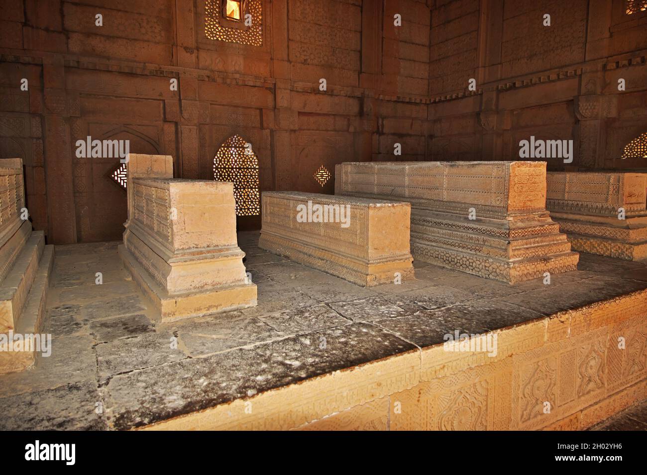 Makli Necropolis, vintage tombs in Thatta, Pakistan Stock Photo - Alamy