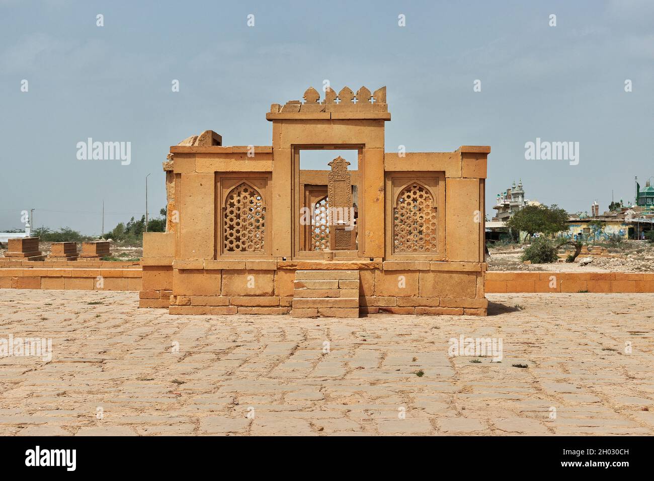 Makli Necropolis, vintage tombs in Thatta, Pakistan Stock Photo - Alamy
