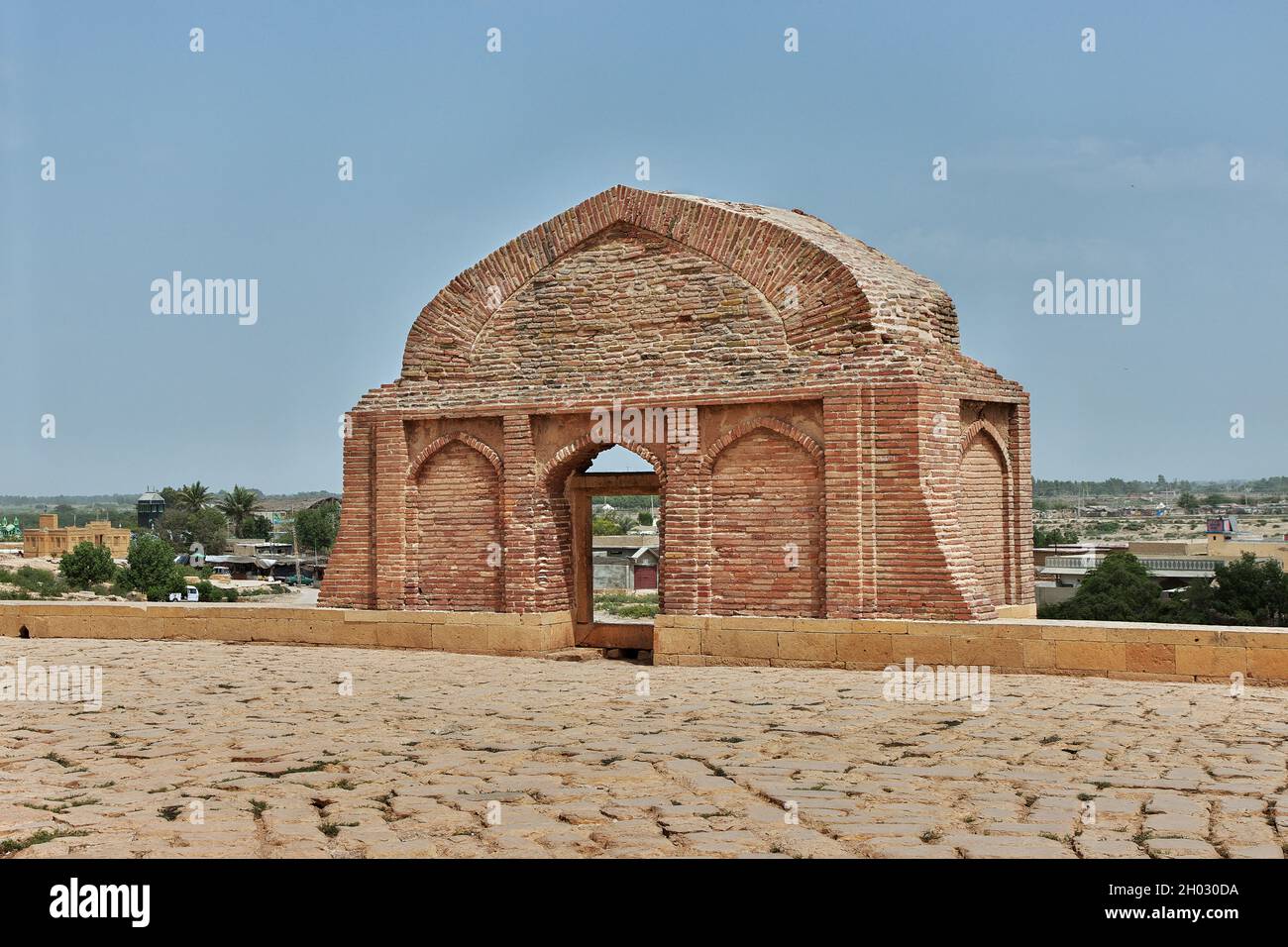 Makli Necropolis, vintage tombs in Thatta, Pakistan Stock Photo - Alamy