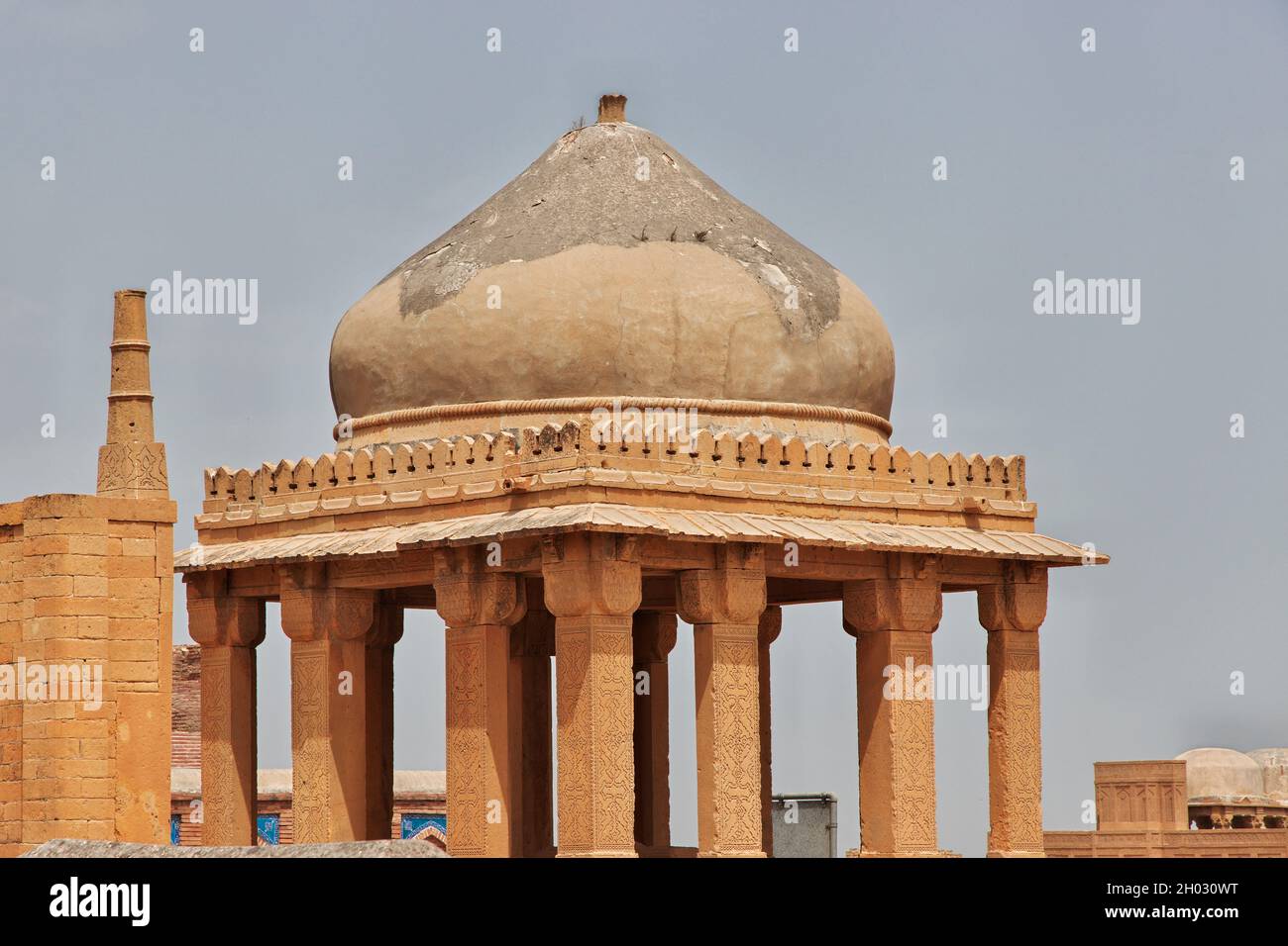 Makli Necropolis, vintage tombs in Thatta, Pakistan Stock Photo - Alamy