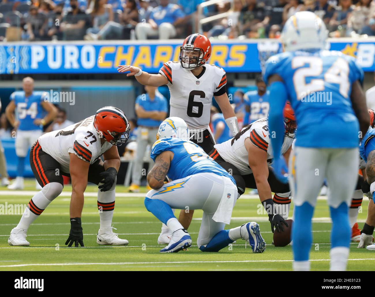 Inglewood, California, USA. 10th Oct, 2021. Cleveland Browns ...