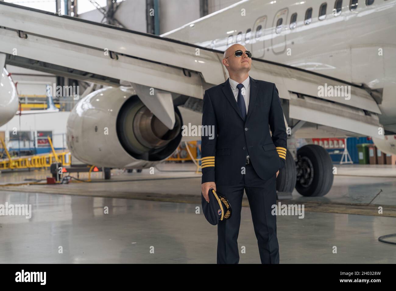 Pilot in uniform flying aircraft hi-res stock photography and images ...
