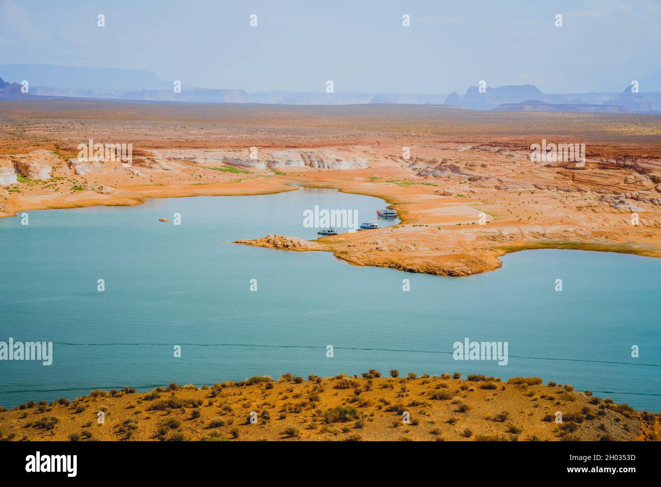 Lake Powell overlook. Morred boats, blue water, and red rocks, Southern ...
