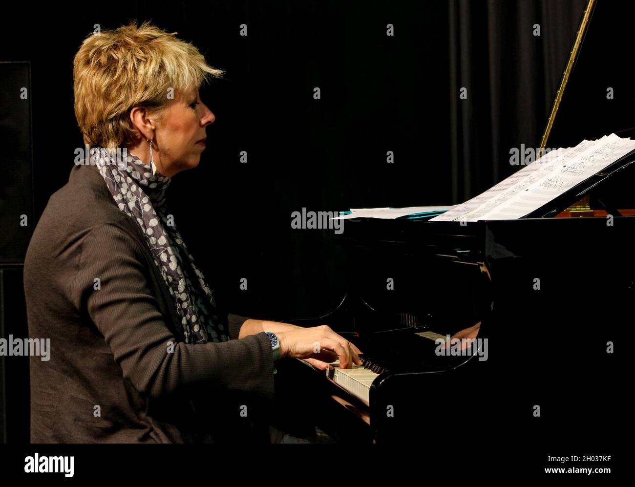 Nikki Iles playing with the Nikki Iles / Karen Sharp Quartet at Herts ...