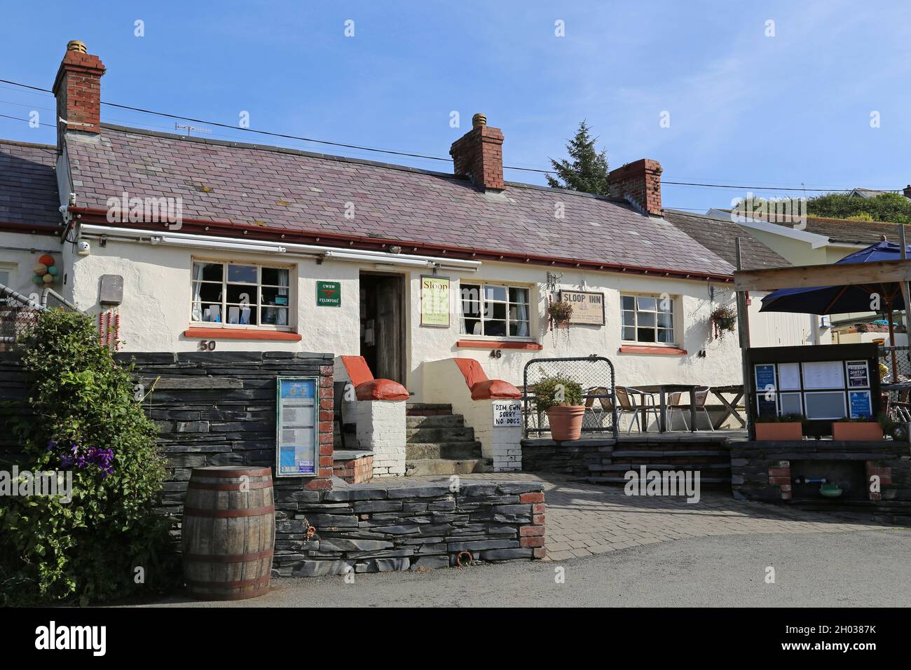 Sloop inn pub porthgain hi-res stock photography and images - Alamy