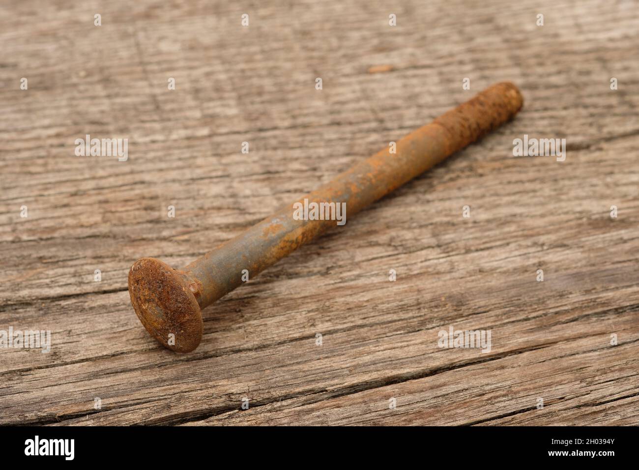 Close up of a Rusty metal screw on a rustic wood surface Stock Photo ...