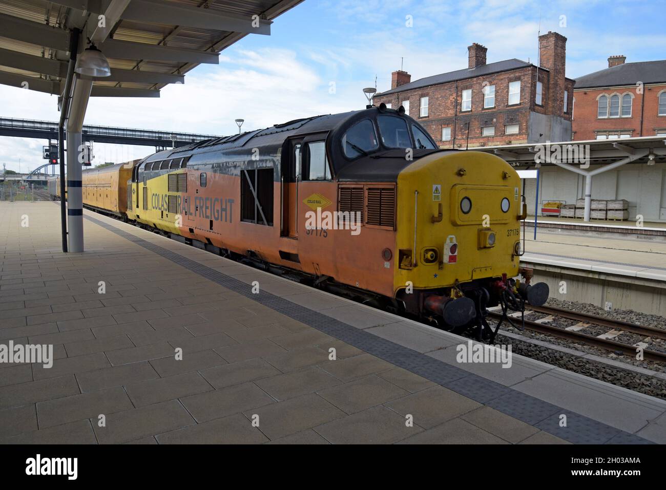 A Colas Railfreight Class 37 diesel locomotive hauling a Network Rail ...