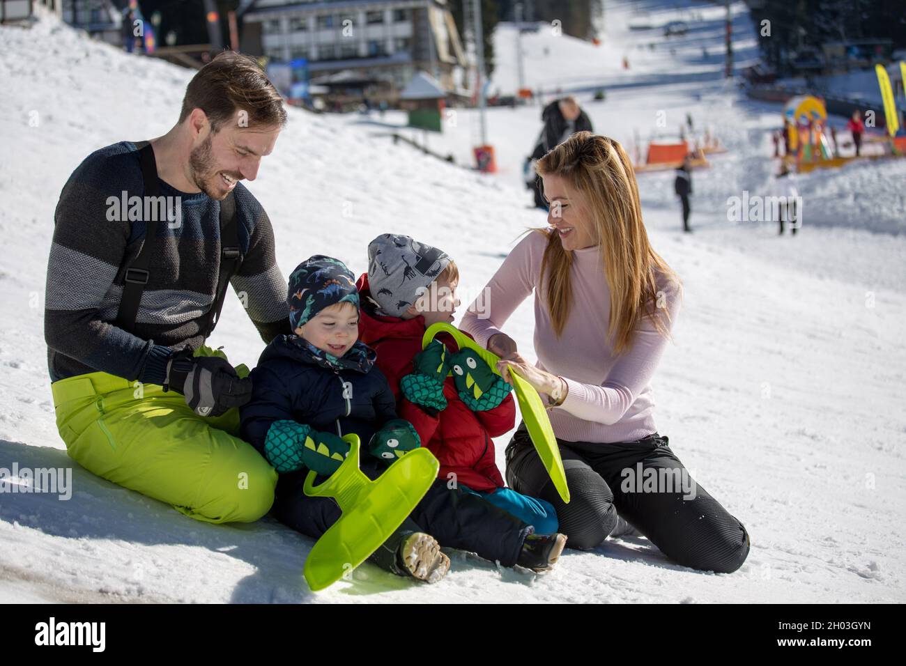 Parents and kids playing outside hi-res stock photography and images ...
