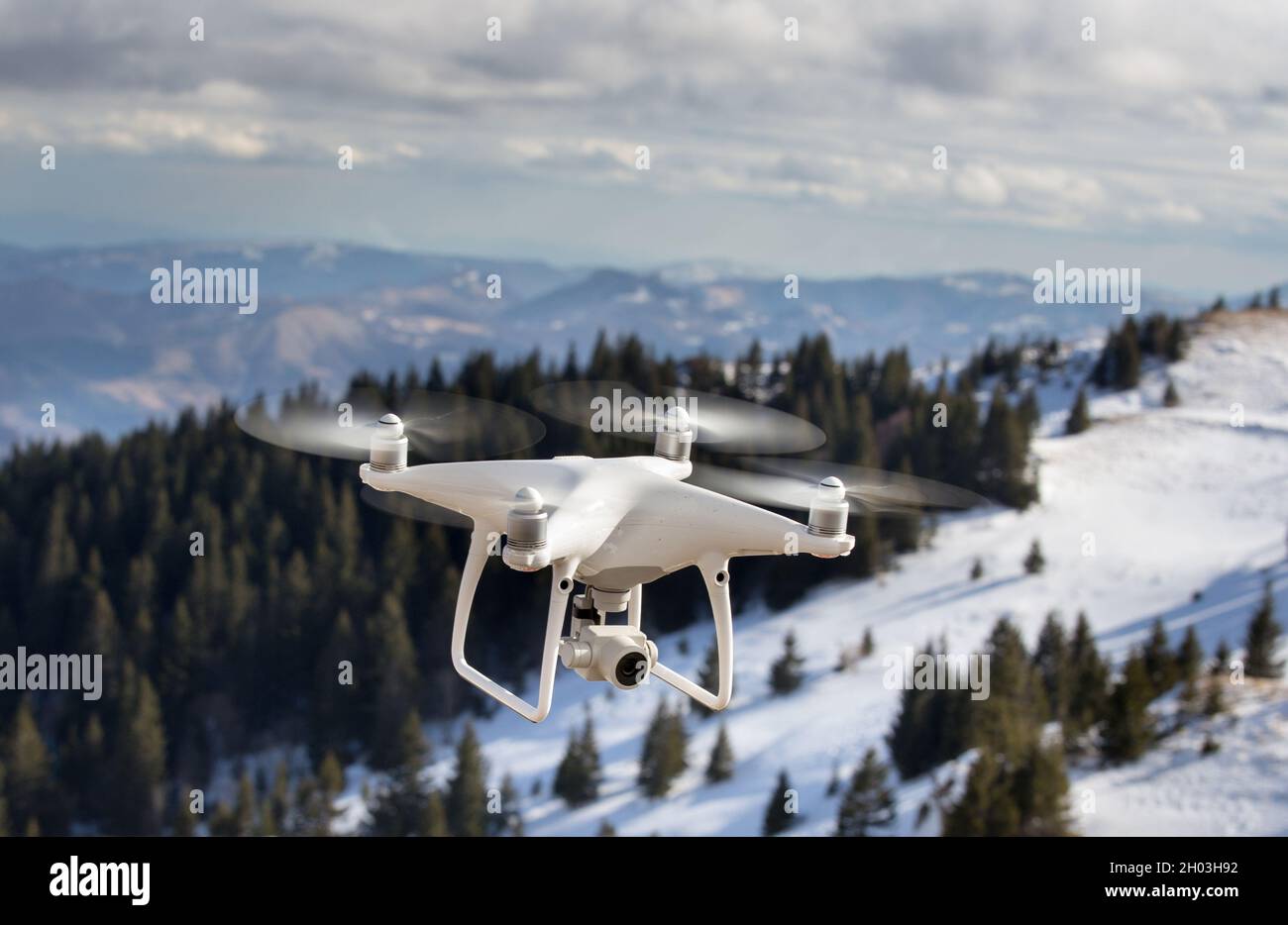 Flying above mountains hi-res stock photography and images - Alamy