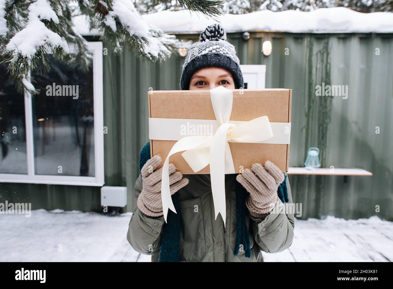 Box behind tree hi-res stock photography and images - Alamy