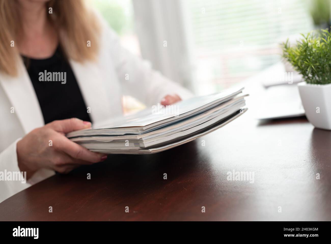 Holding magazines stack hi-res stock photography and images - Alamy