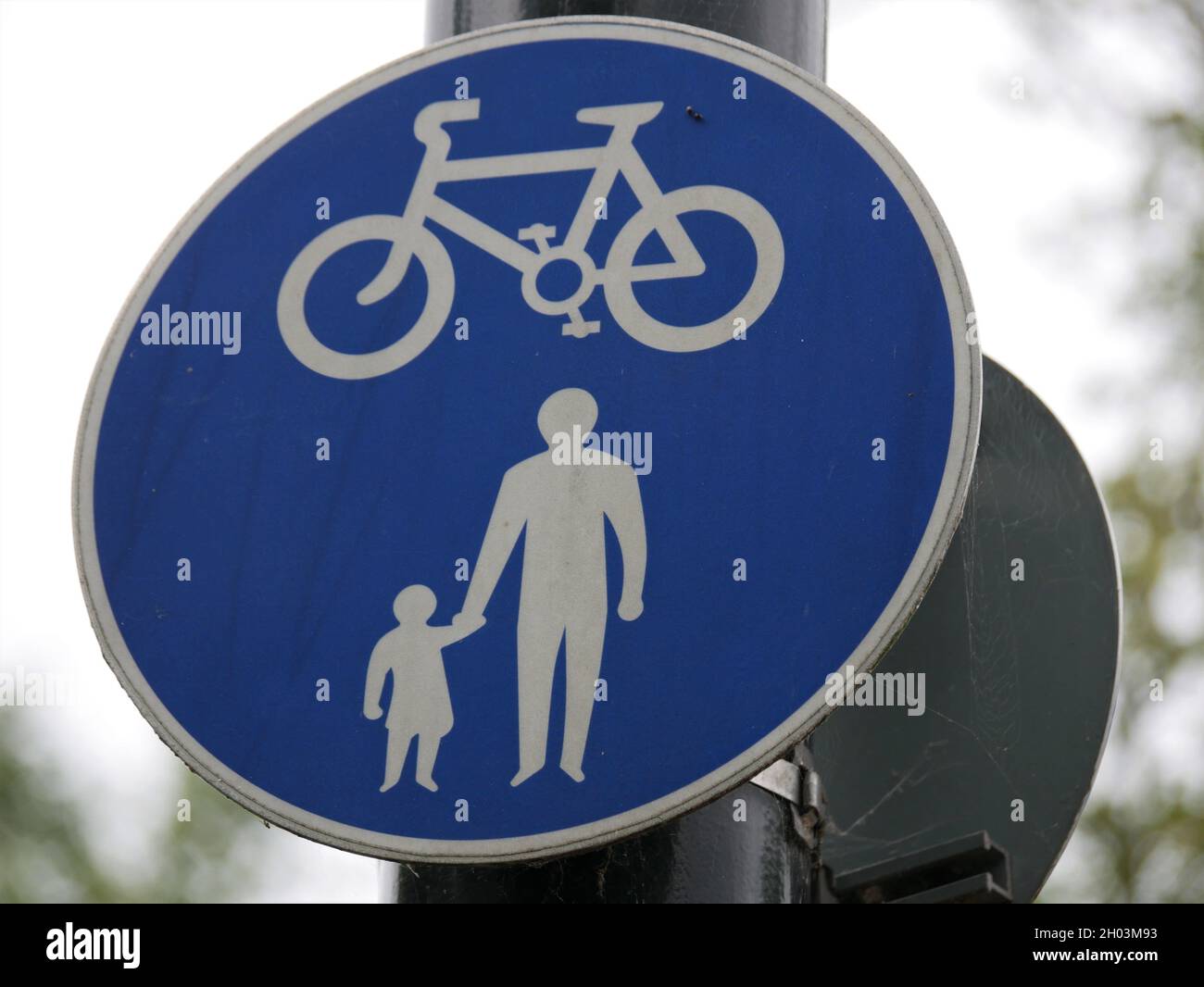 Cyclist pedestrian road sign hi-res stock photography and images - Alamy Cyclist pedestrian road sign hi-res stock photography and images - Alamy