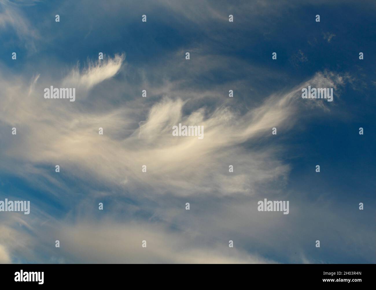Cirrus cloud ice hi-res stock photography and images - Alamy