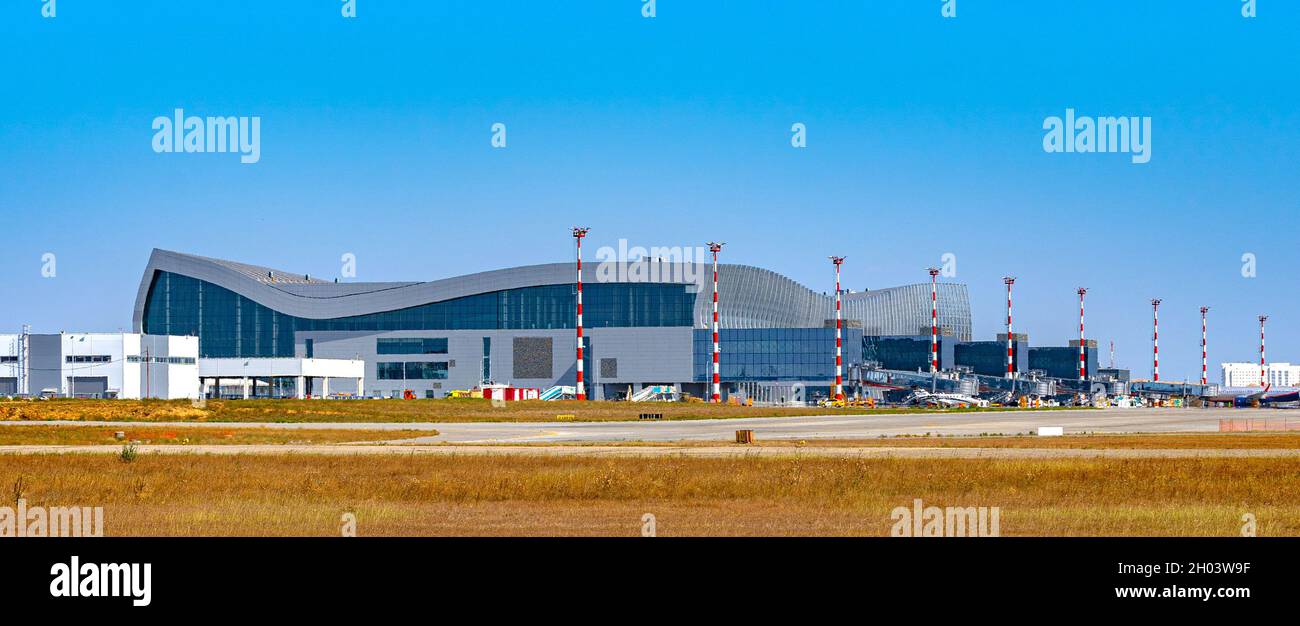Wide view exterior of airport building hi-res stock photography and ...