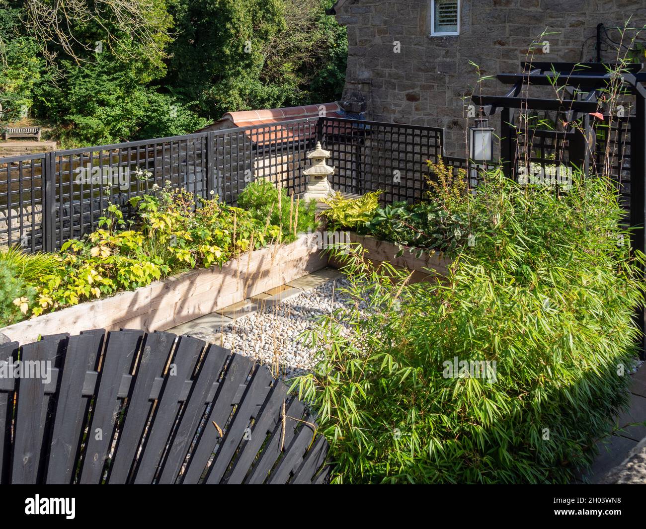 A small English back garden with strong Japanese influences, Baslow ...