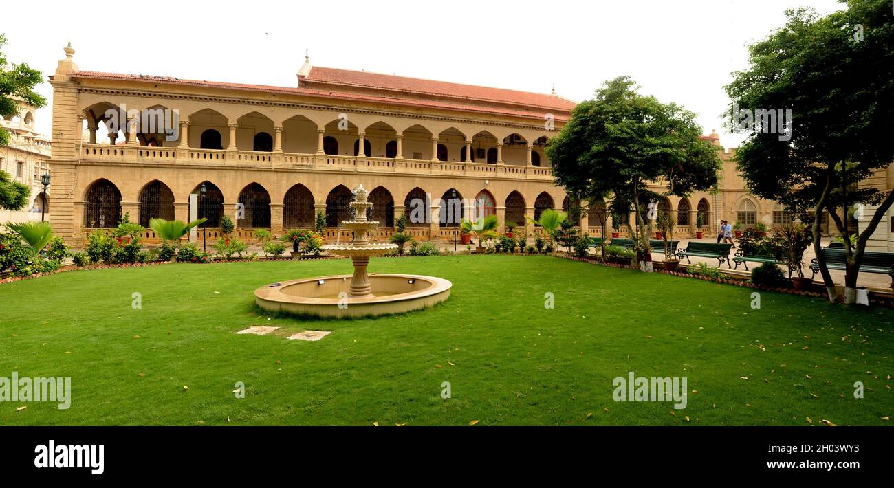 University karachi hi-res stock photography and images - Alamy