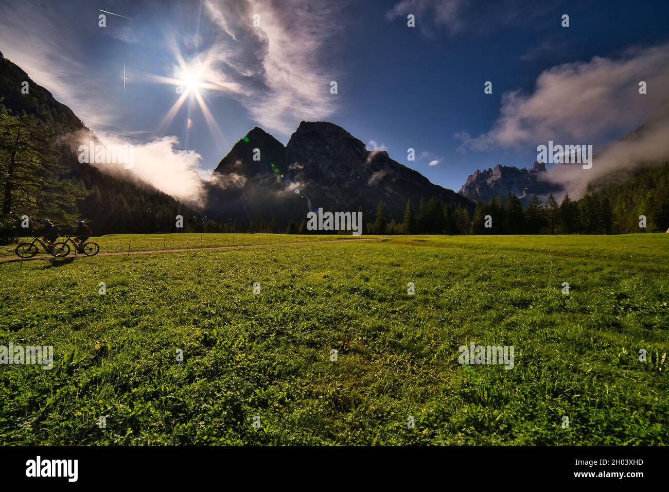 Breathtaking view of Alps mountain range in Dolomites landscape, Italy ...