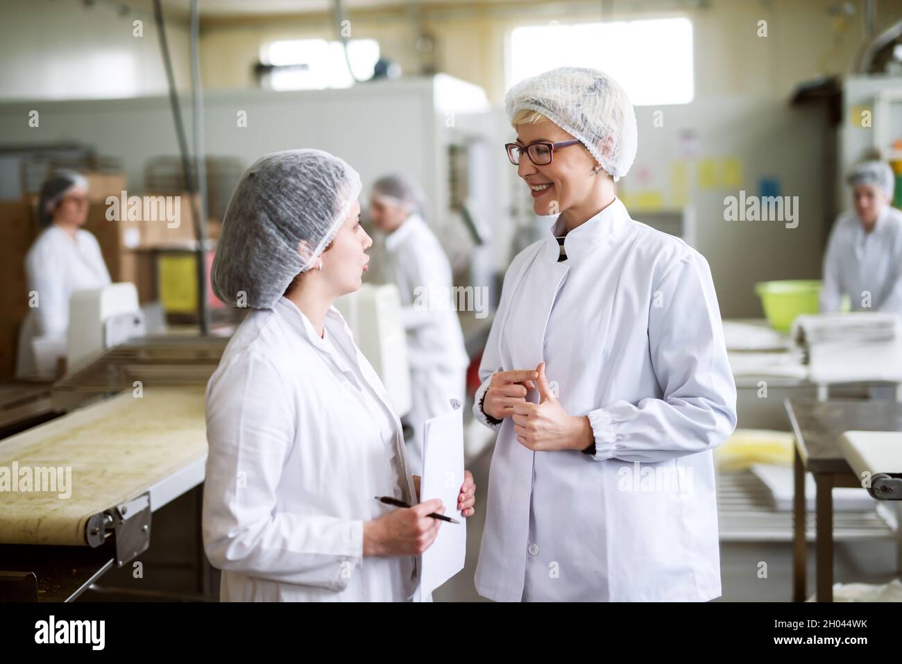 Female workers at food processing plant hi-res stock photography and ...